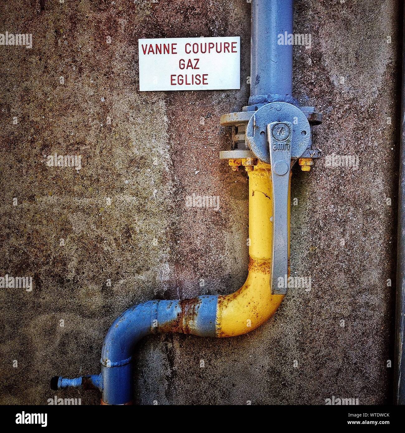 Gas pipe sign hi-res stock photography and images - Alamy