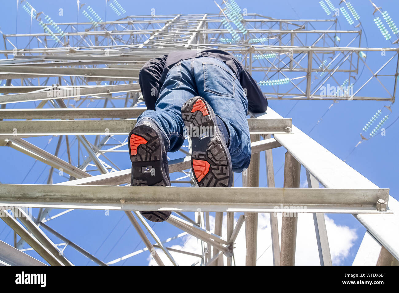 Worker climbing utility pole hi-res stock photography and images - Alamy