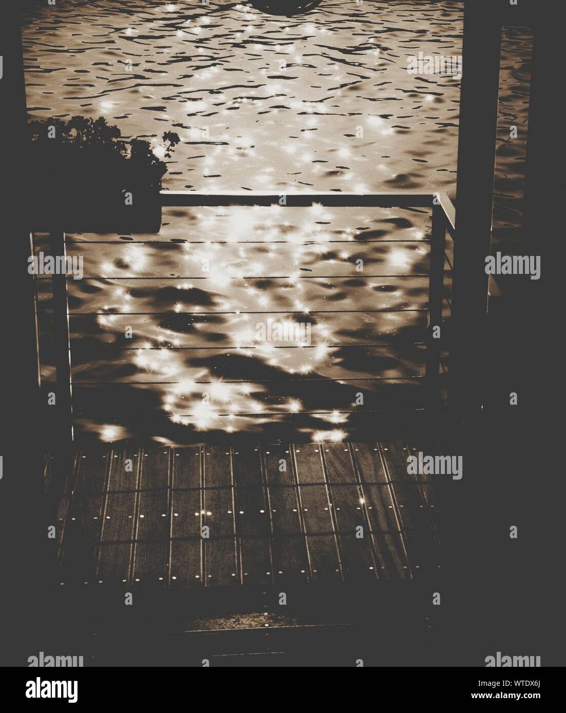 Reflecting natural light hi-res stock photography and images - Alamy