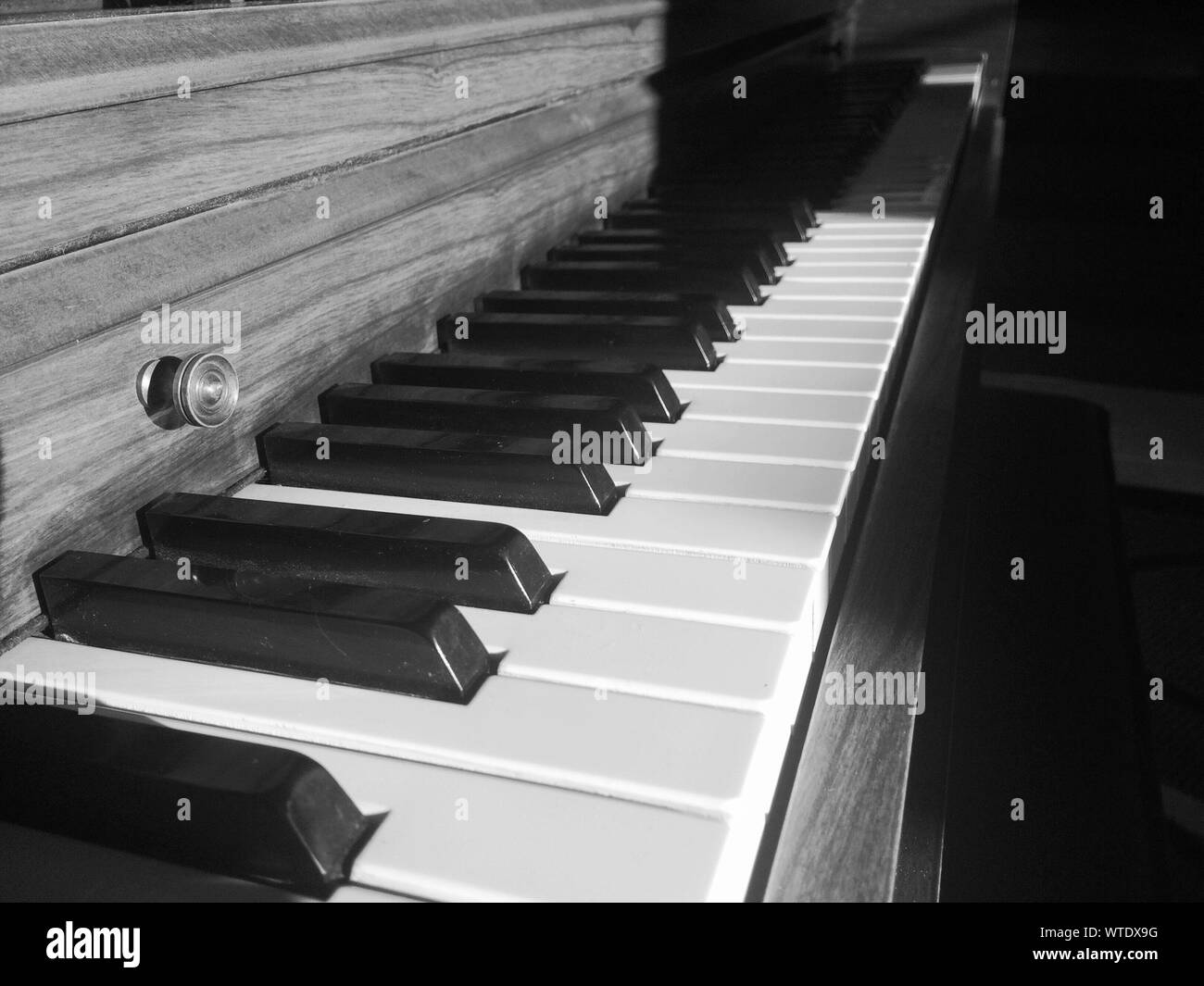 Piano key stairs hi-res stock photography and images - Alamy