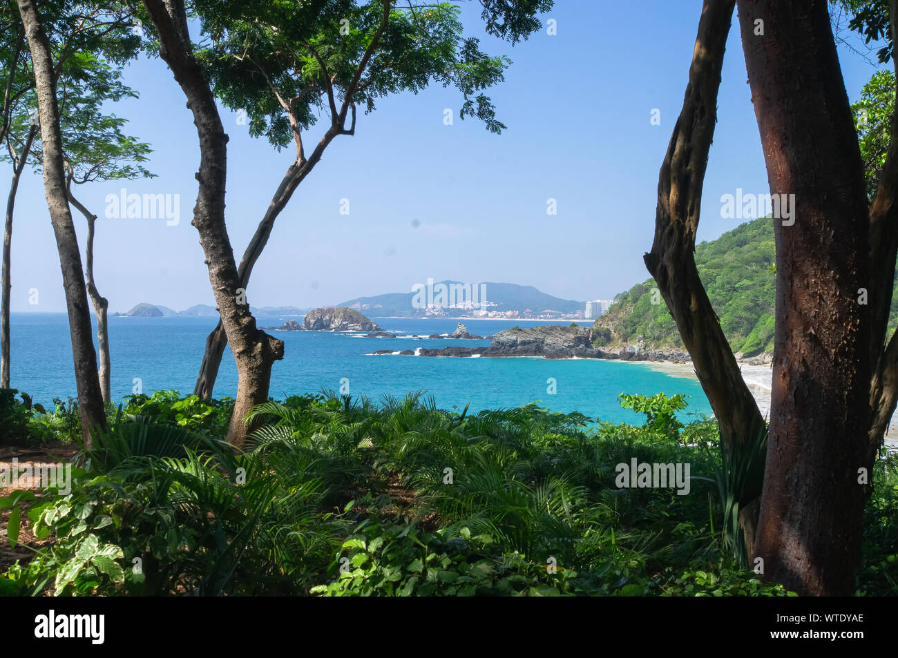 Ixtapa zihuatanejo beach mexico hi-res stock photography and images - Alamy