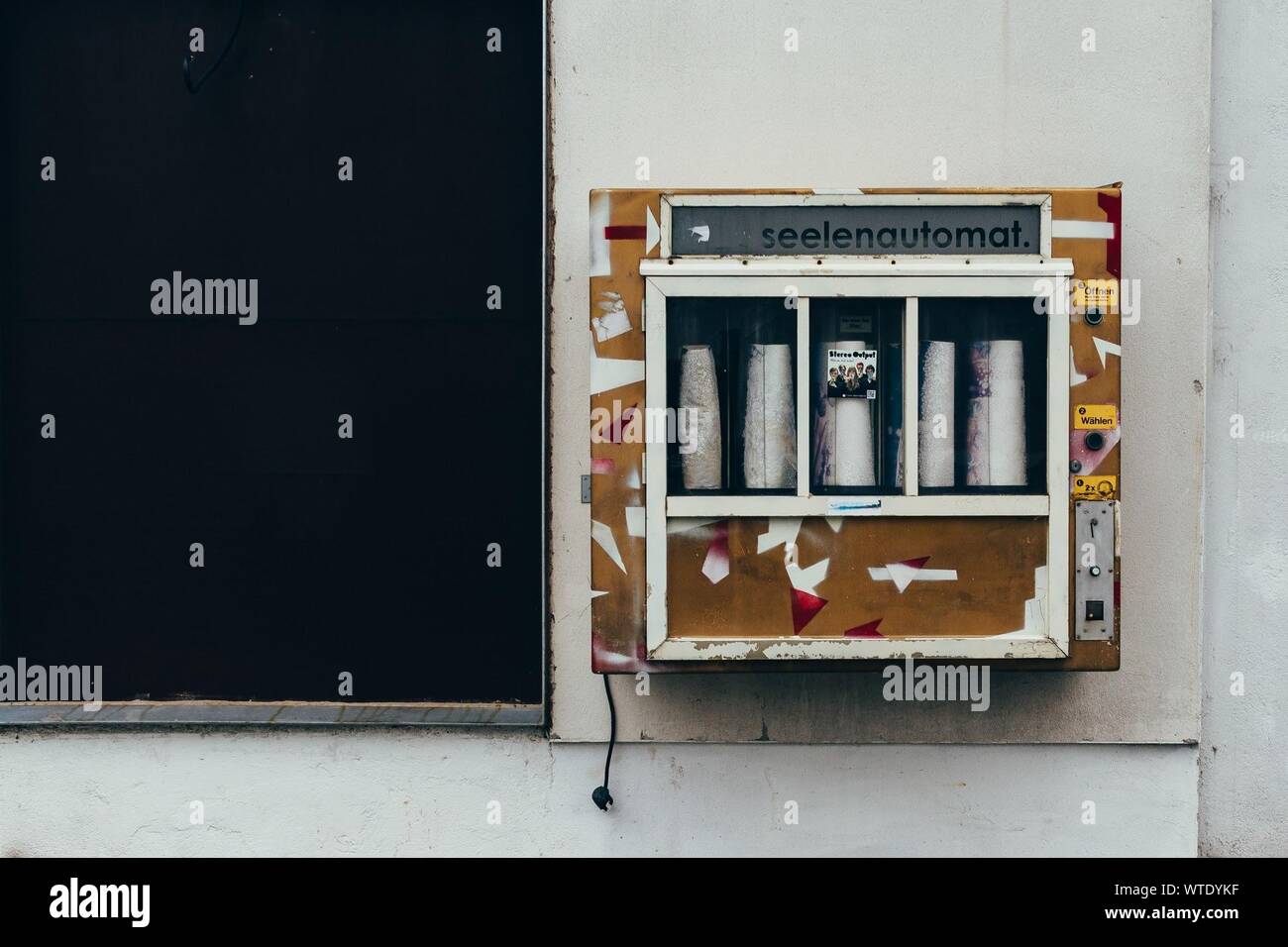 Vending machine display hi-res stock photography and images - Alamy