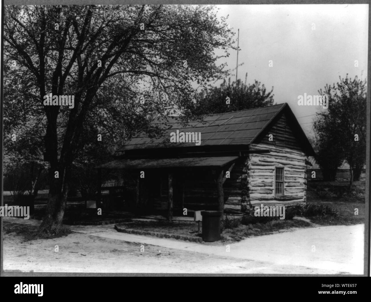 Log cabin minnesota Black and White Stock Photos & Images - Alamy