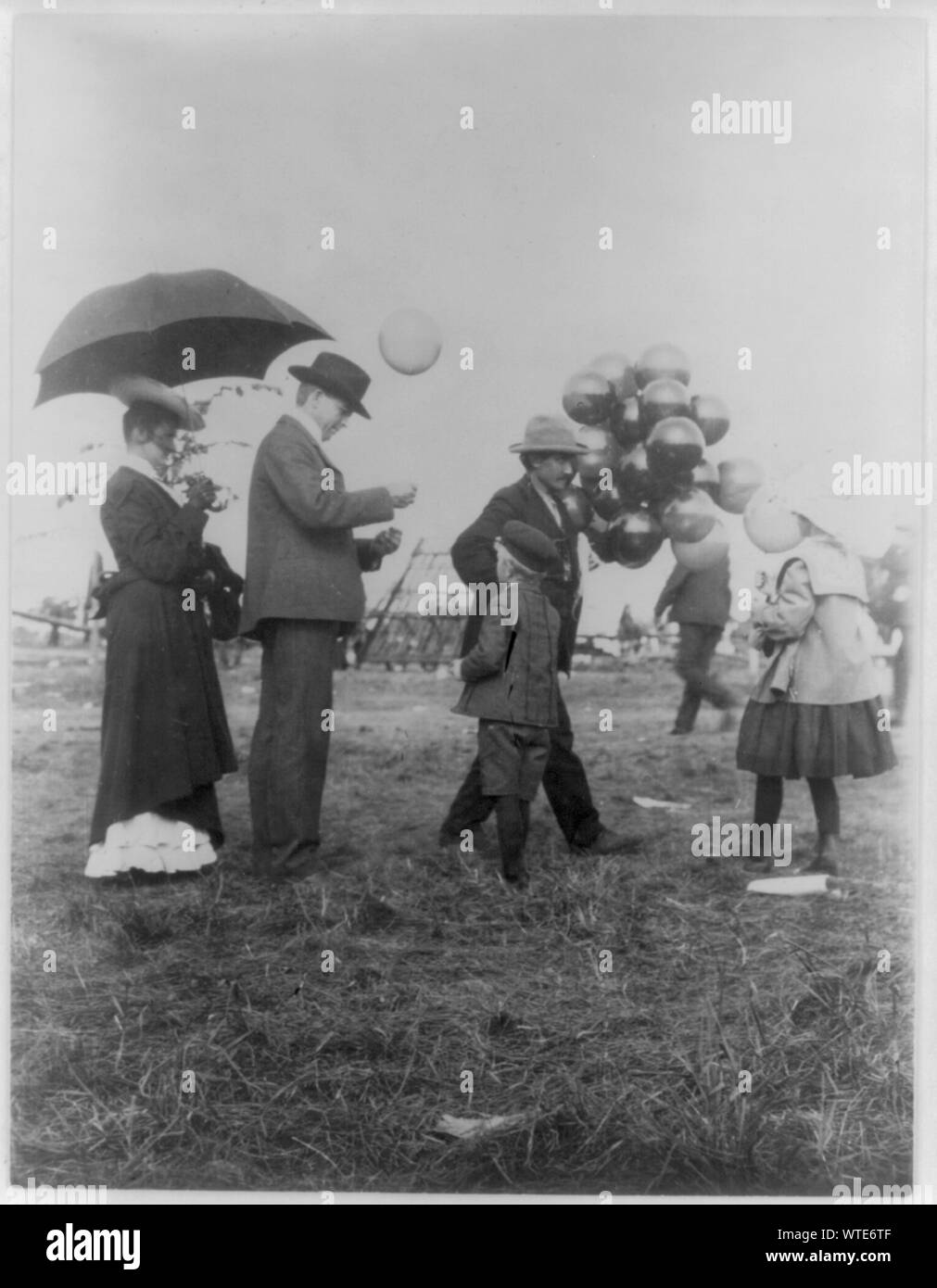 Minnesota State Fair: balloon vendor Stock Photo - Alamy