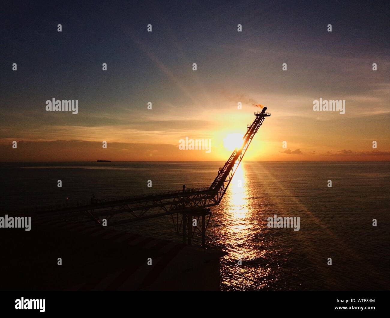 Offshore oil flare hi-res stock photography and images - Alamy