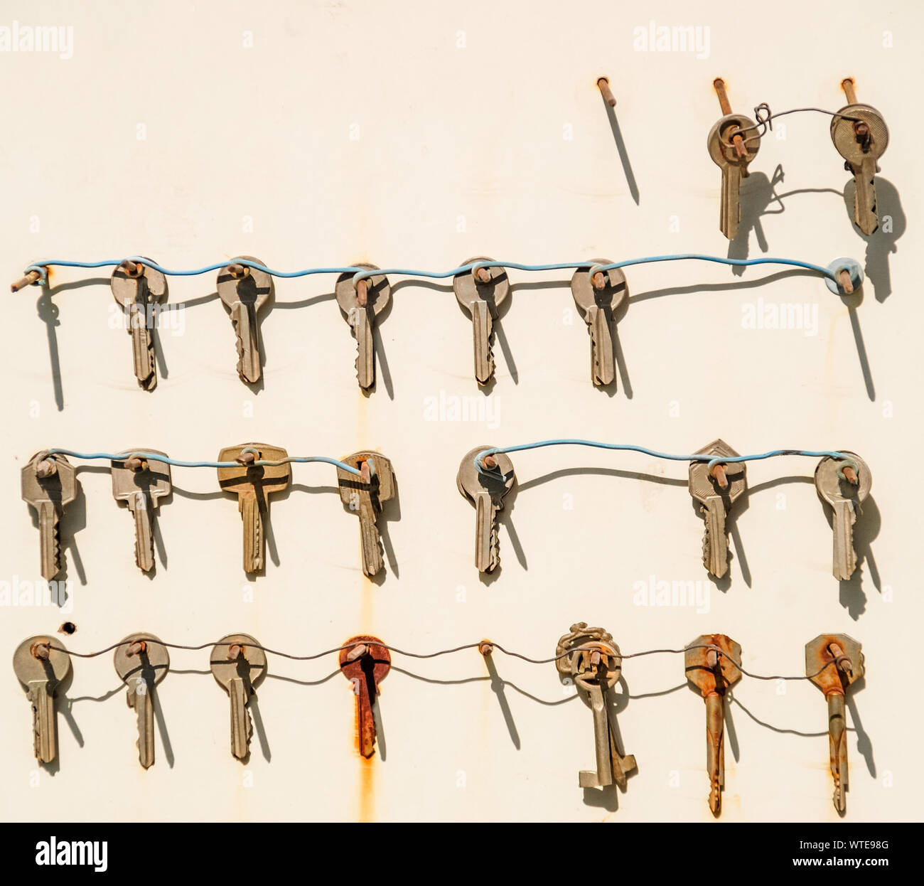Many house keys hanging on a weathered wall Stock Photo - Alamy