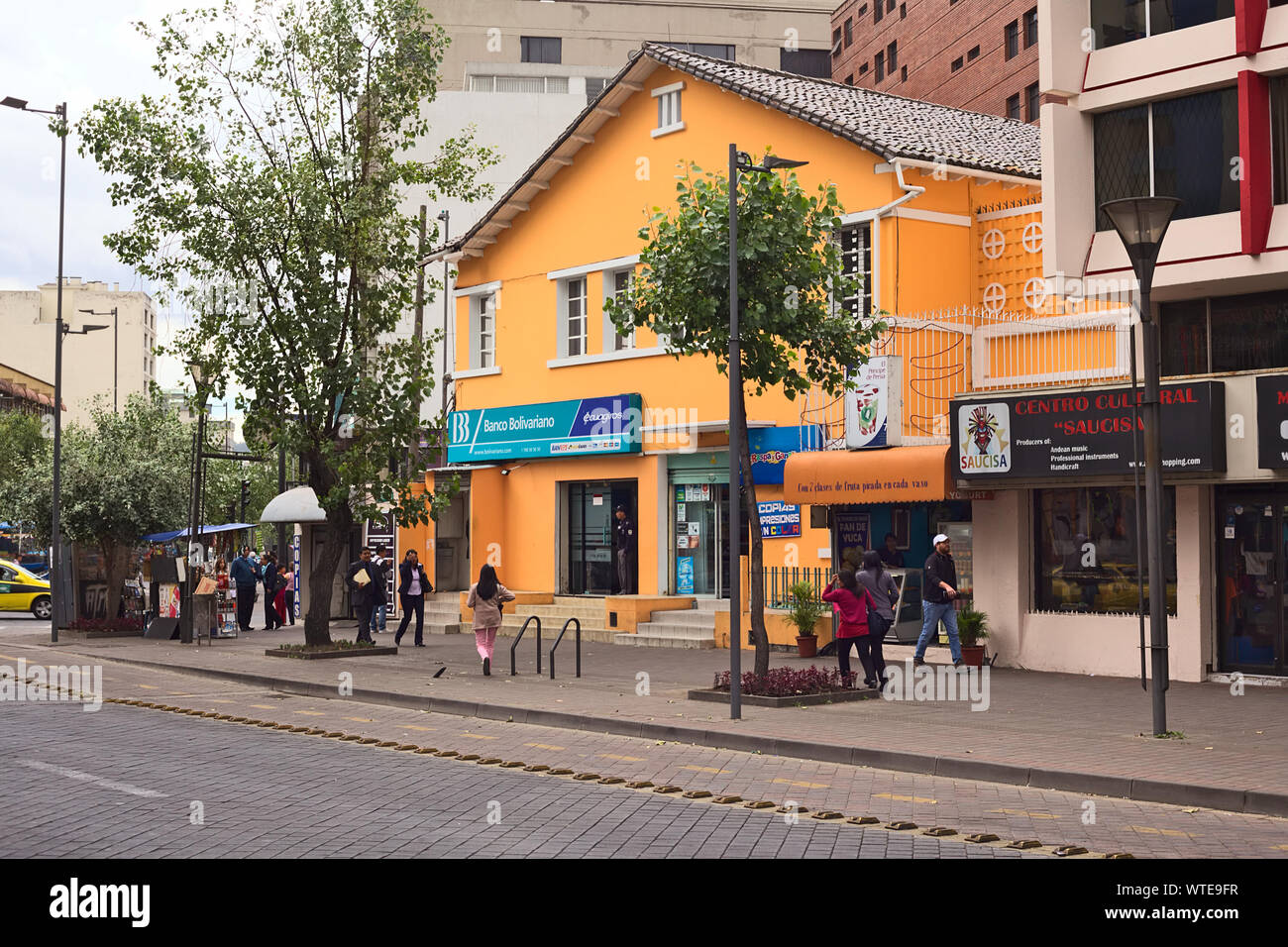 Ecuador quito financial district hi-res stock photography and images ...