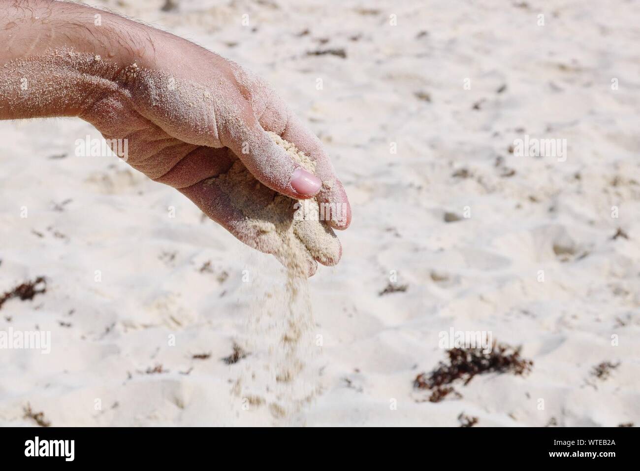 Hand pouring sand hi-res stock photography and images - Alamy
