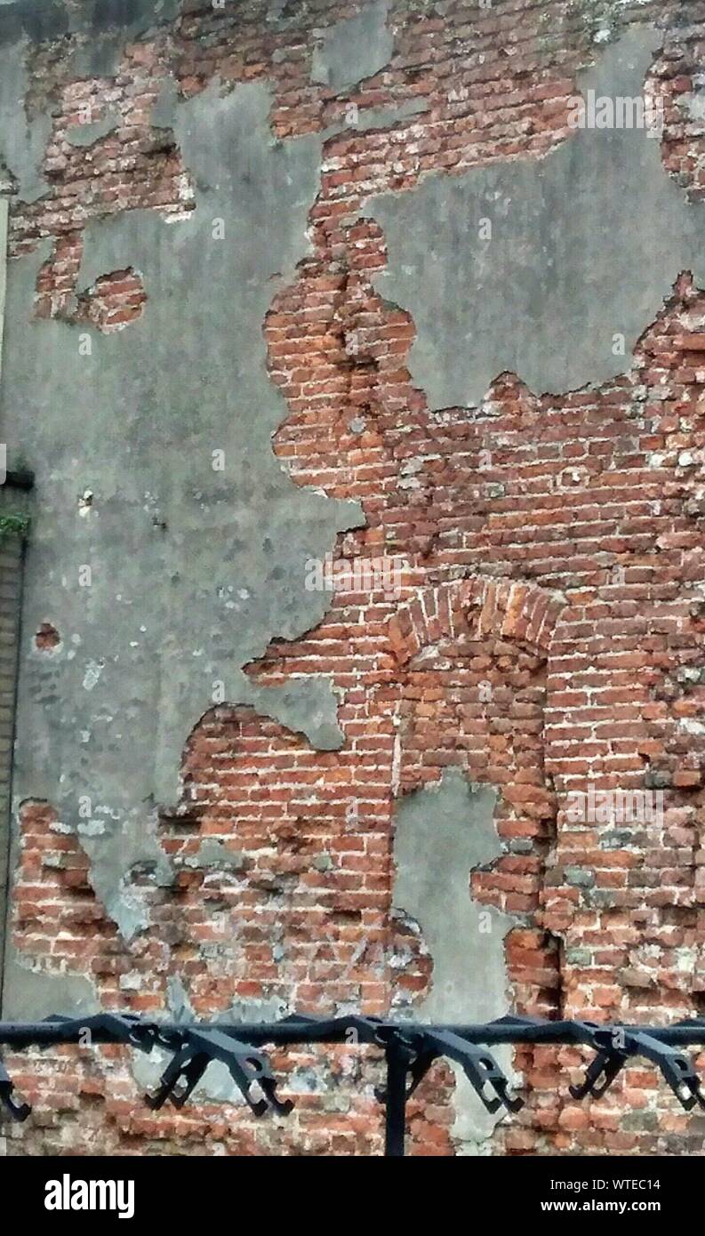 Weathered brick hi-res stock photography and images - Alamy