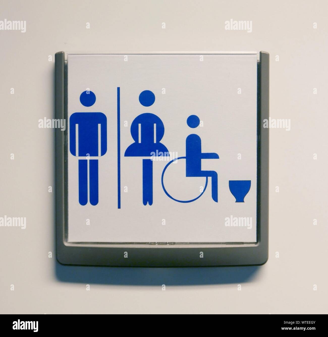 Restroom sign hospital hi-res stock photography and images - Alamy