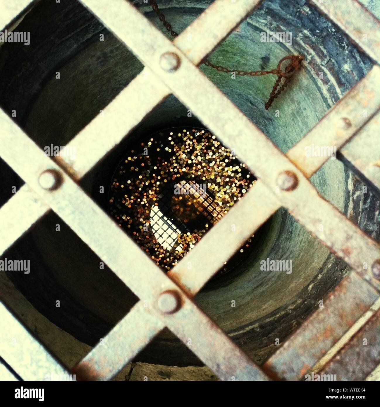 Wishing well coins hi-res stock photography and images - Alamy