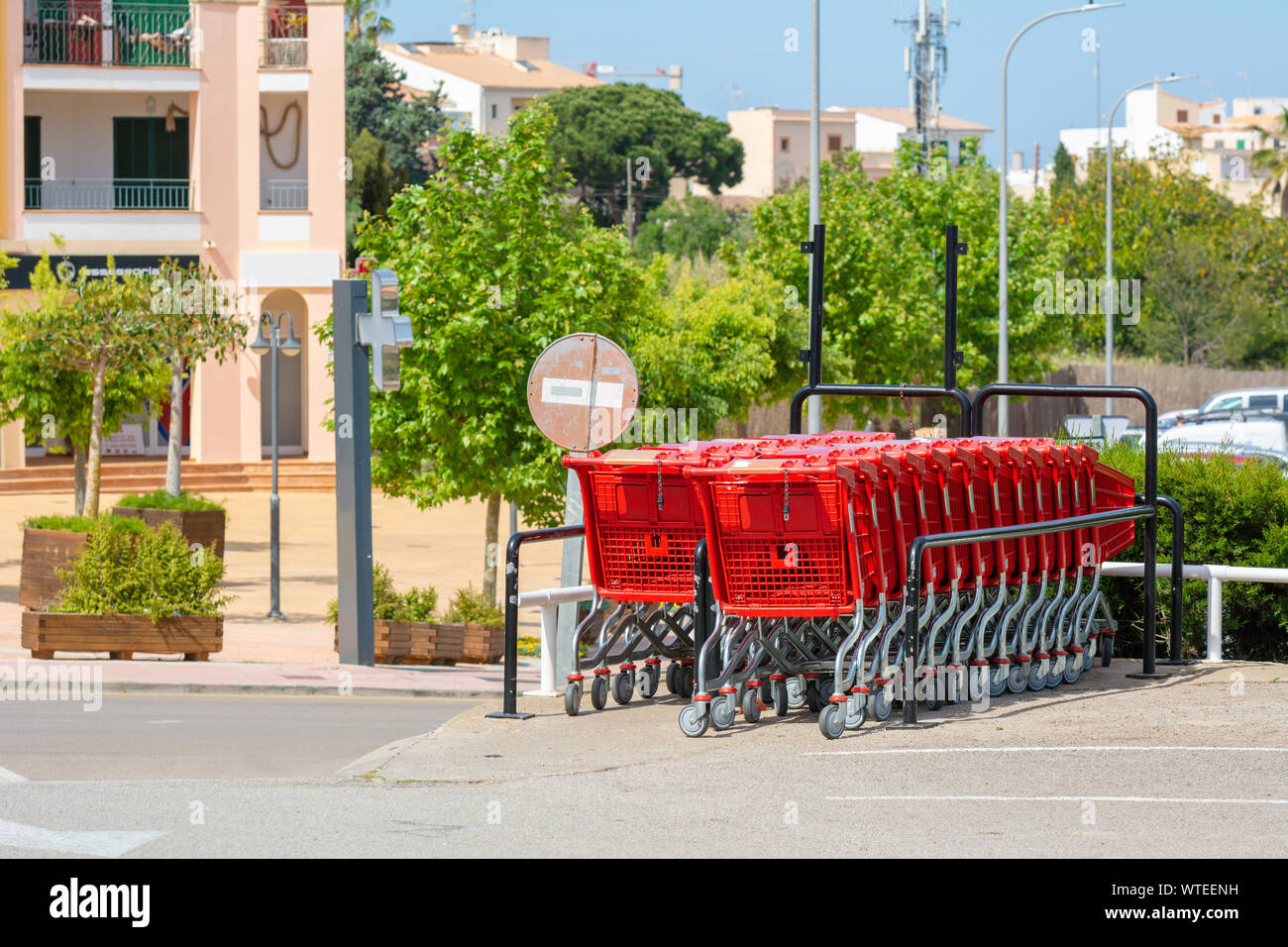 Delivery trolleys hi-res stock photography and images - Alamy