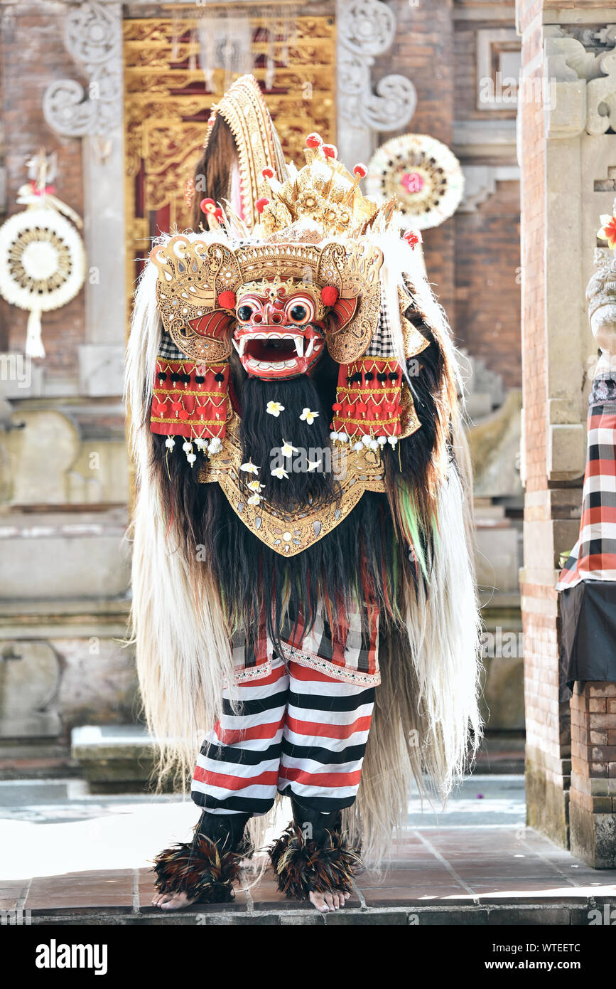 Bali, Indonesia - may 24, 2017: Group of traditional dancer with mask ...