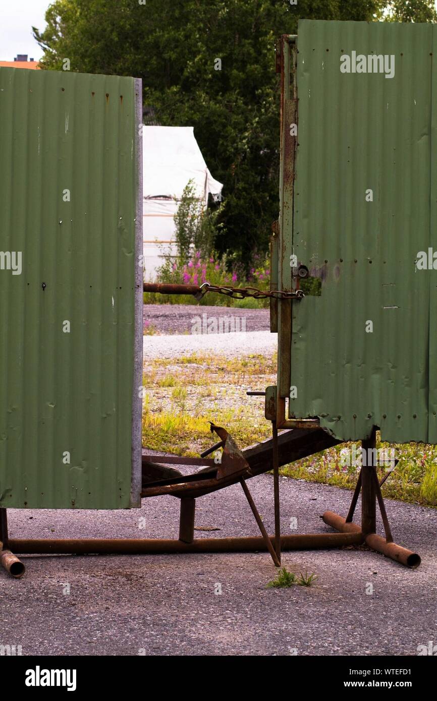 Metal garden gate hi-res stock photography and images - Alamy