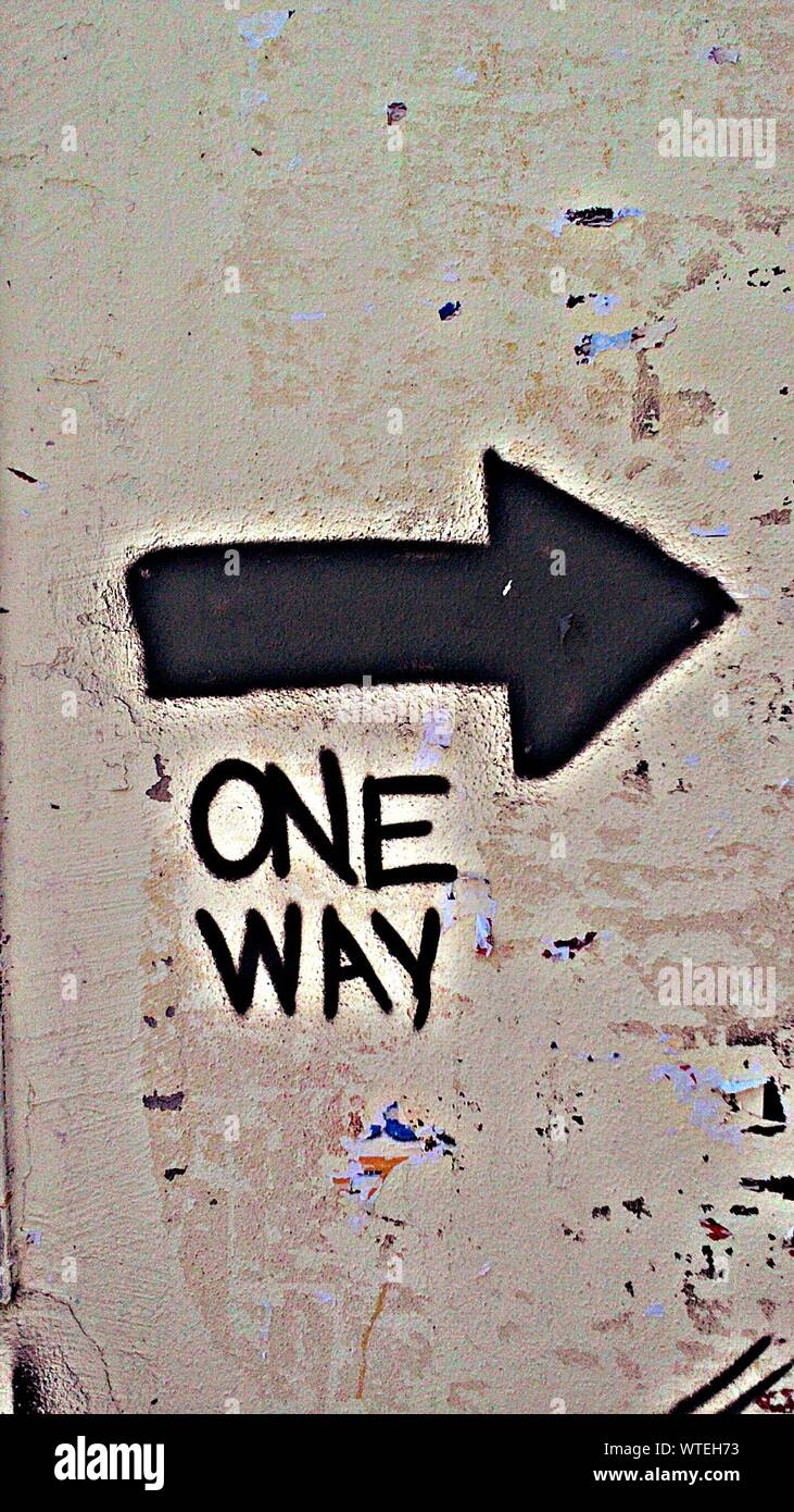 Graffiti arrow hi-res stock photography and images - Alamy
