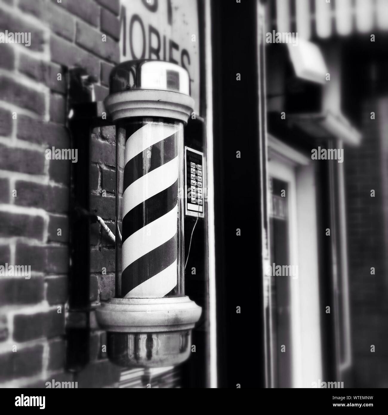 Outside barber shop hi-res stock photography and images - Alamy