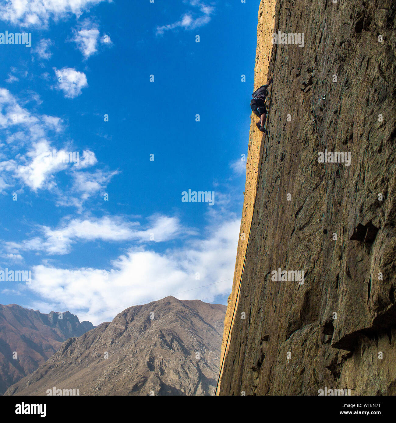 Man climbing cliff face hi-res stock photography and images - Alamy