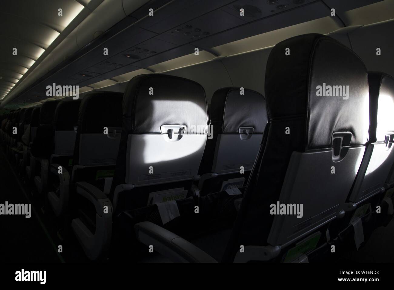 Empty seats airplane hi-res stock photography and images - Alamy