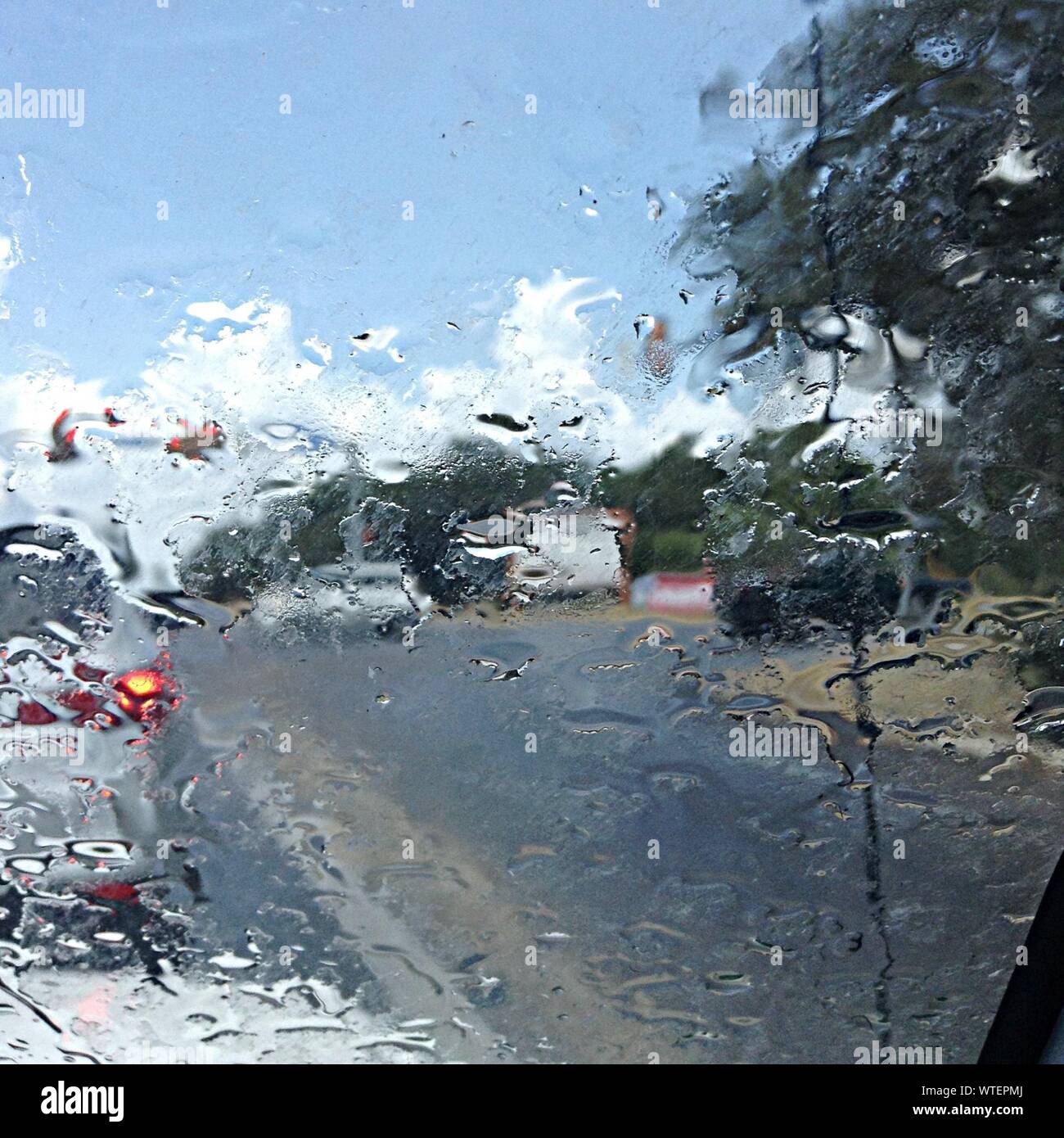 Street view through window hi-res stock photography and images - Alamy