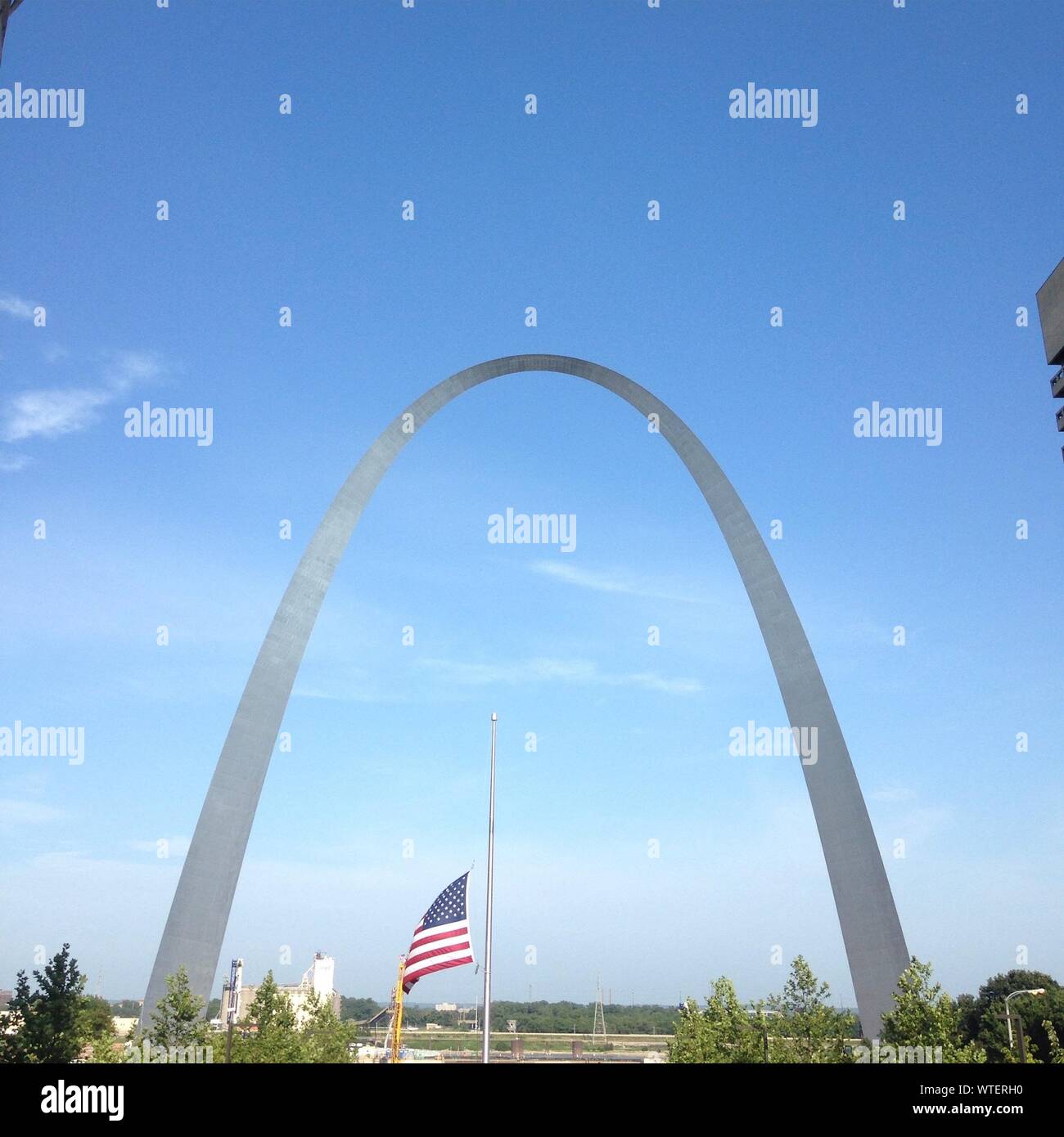 American flag gateway arch st hi-res stock photography and images - Alamy
