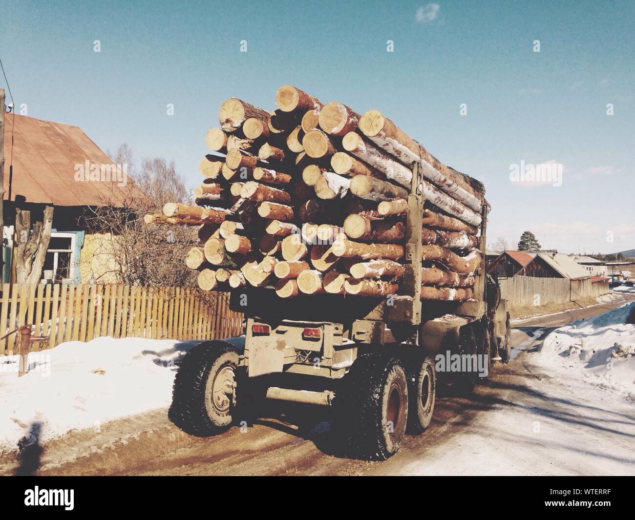 Loaded pulling hi-res stock photography and images - Alamy