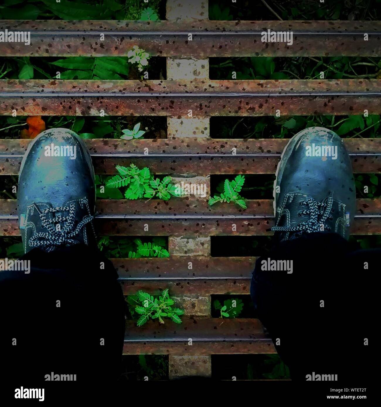 Metal walkway hi-res stock photography and images - Alamy