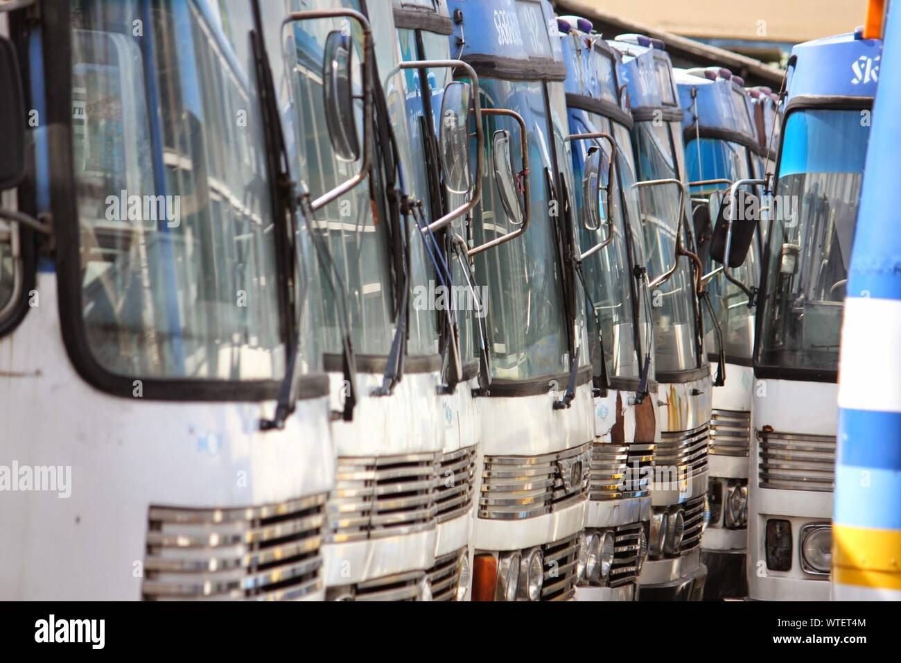 Buses Parked Stock Photos & Buses Parked Stock Images - Alamy