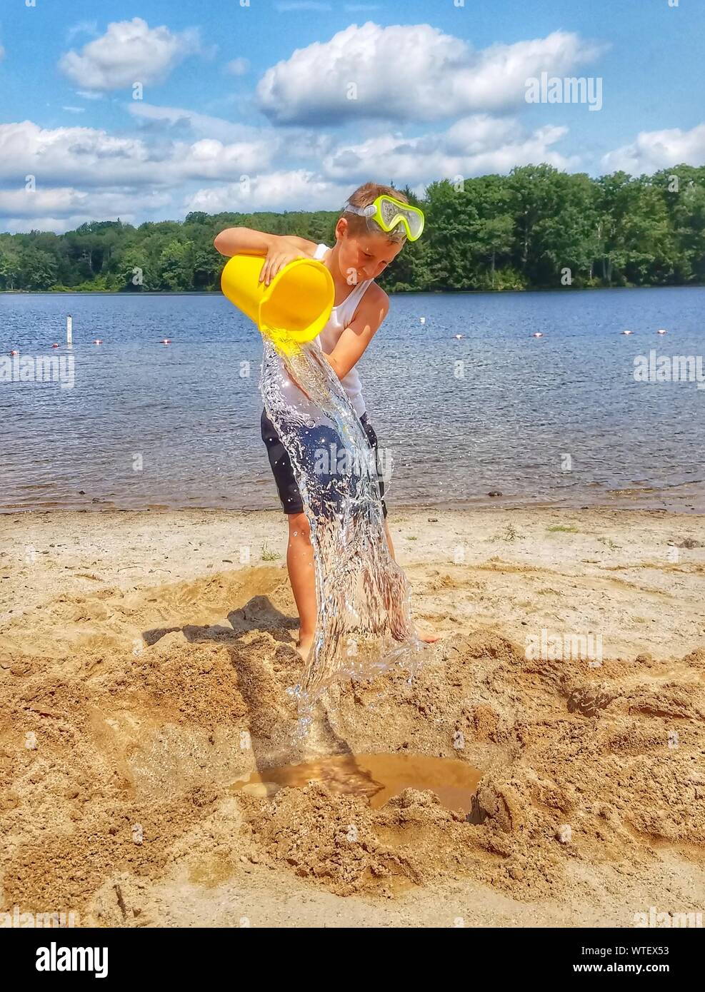 Sea water on sand hi-res stock photography and images - Alamy