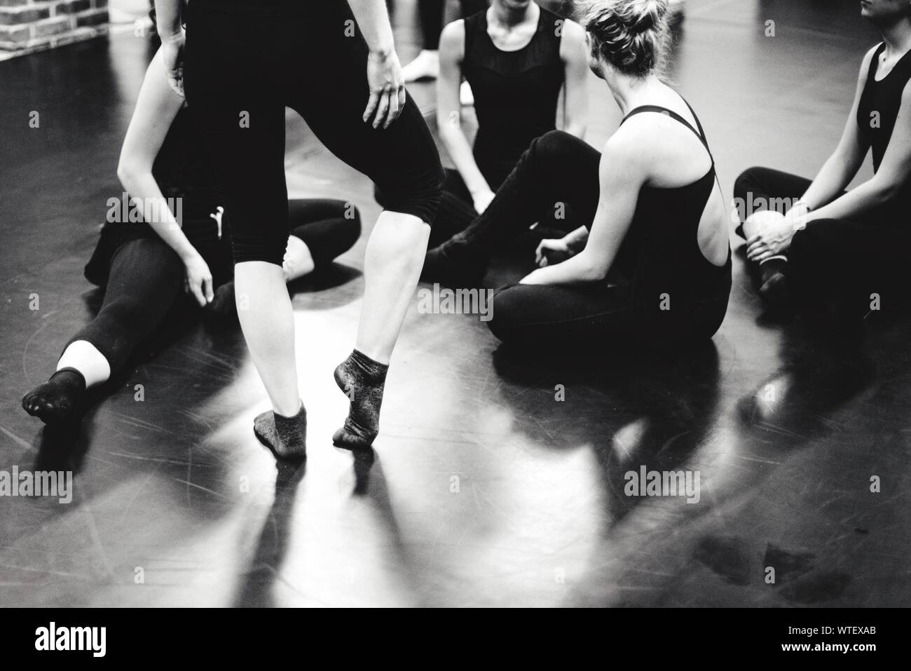 Group of ballet dancers hi-res stock photography and images - Alamy