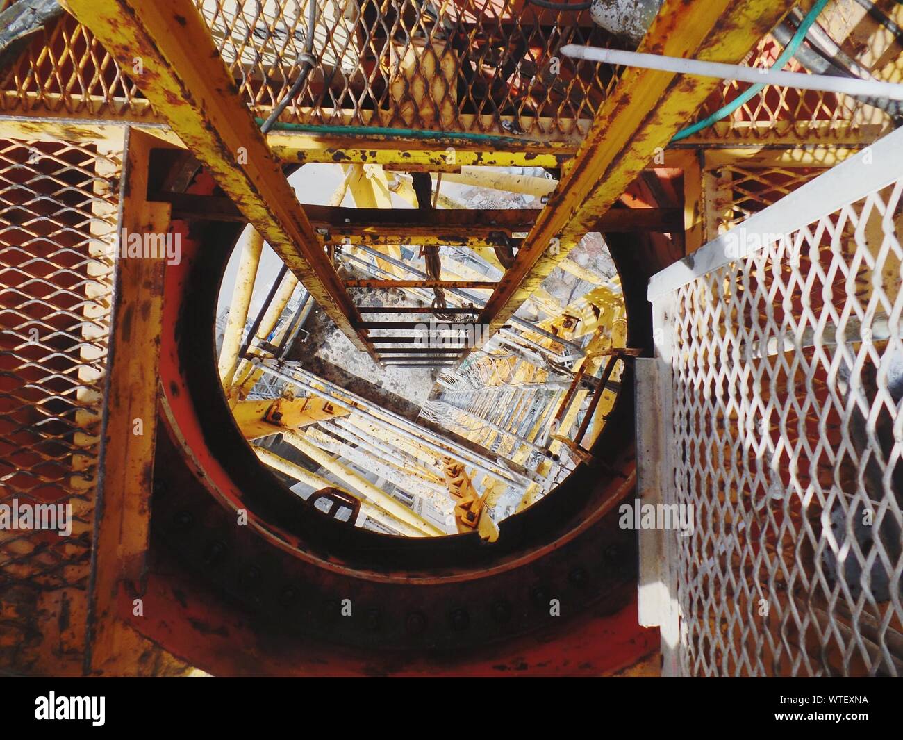 Crane shot hi-res stock photography and images - Alamy