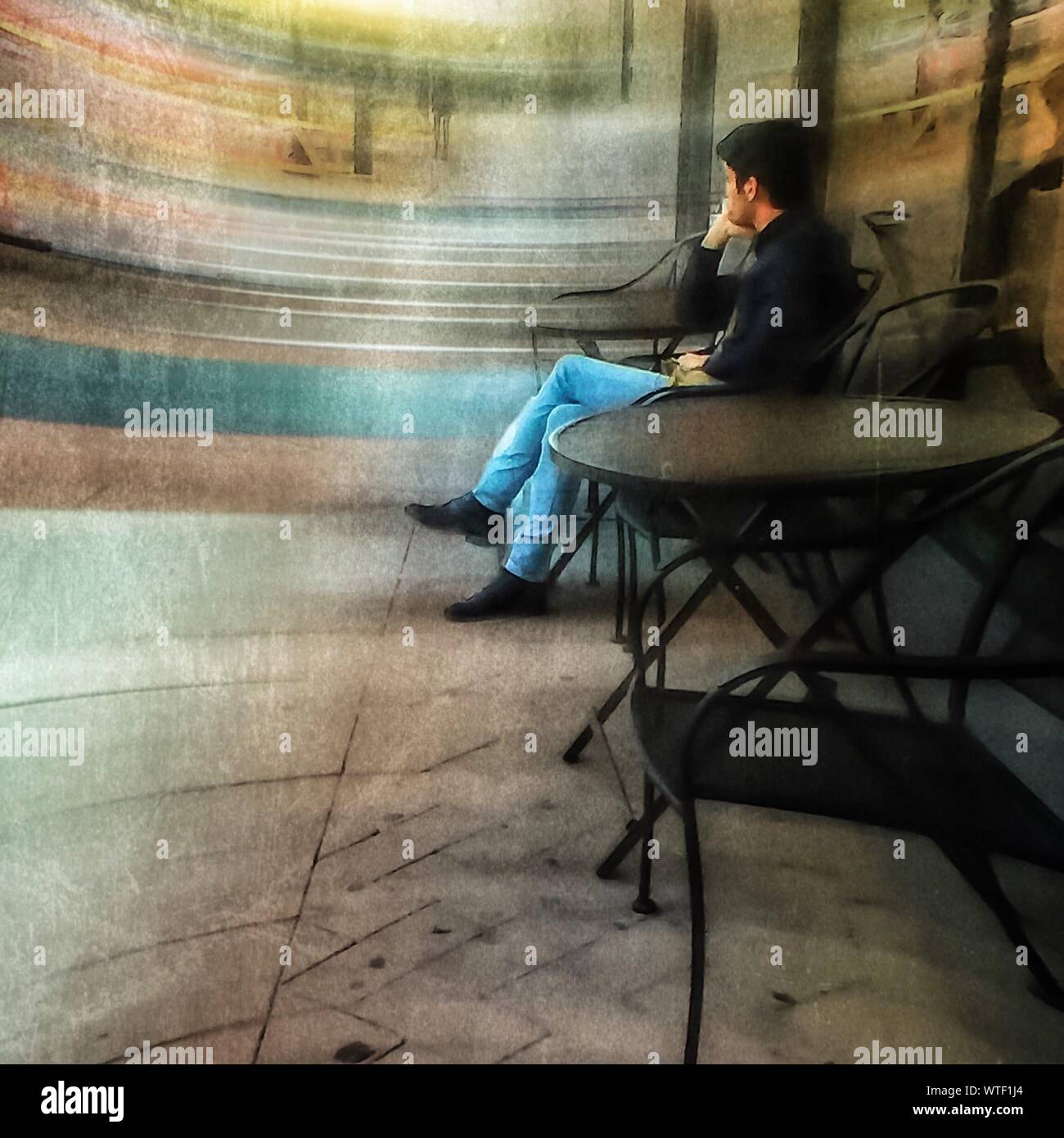 Old man sitting empty chair hi-res stock photography and images - Alamy