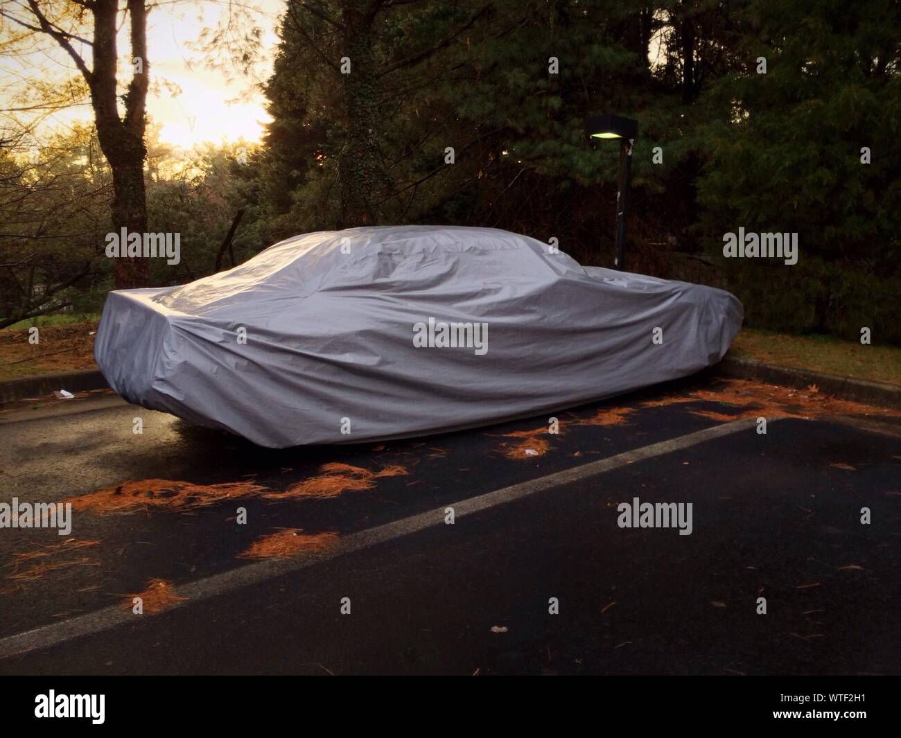 Car tarpaulin hi-res stock photography and images - Alamy