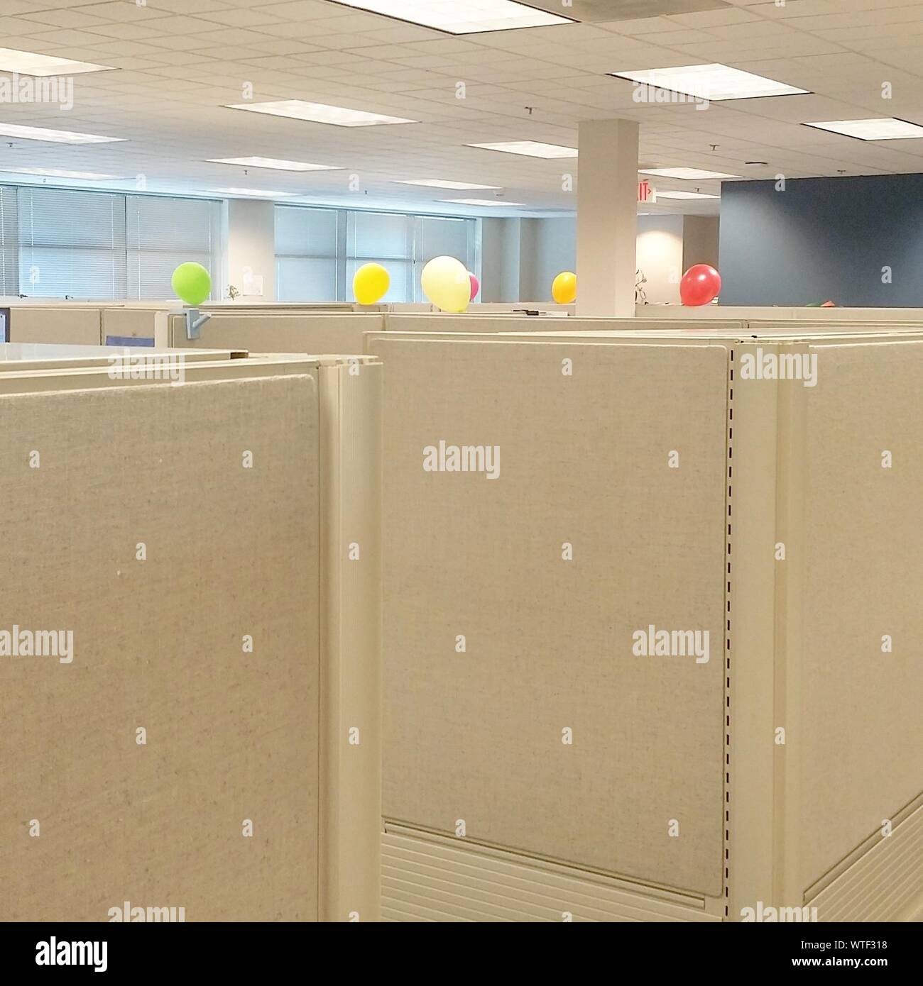 Empty office cubicles hi-res stock photography and images - Alamy