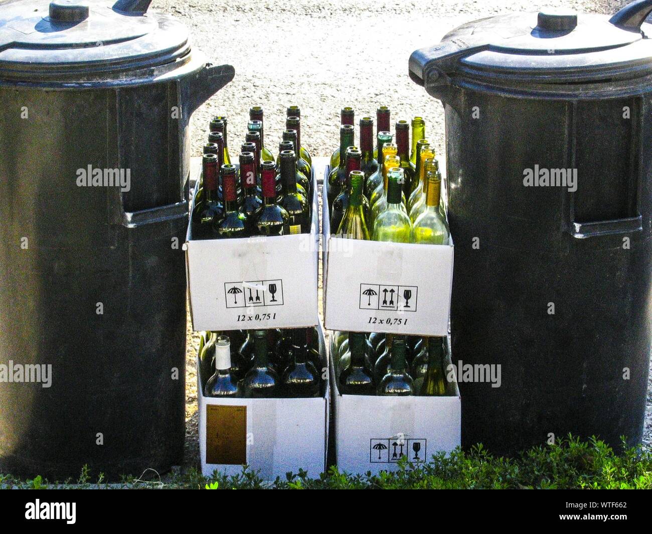 Empty of bottles hi-res stock photography and images - Alamy