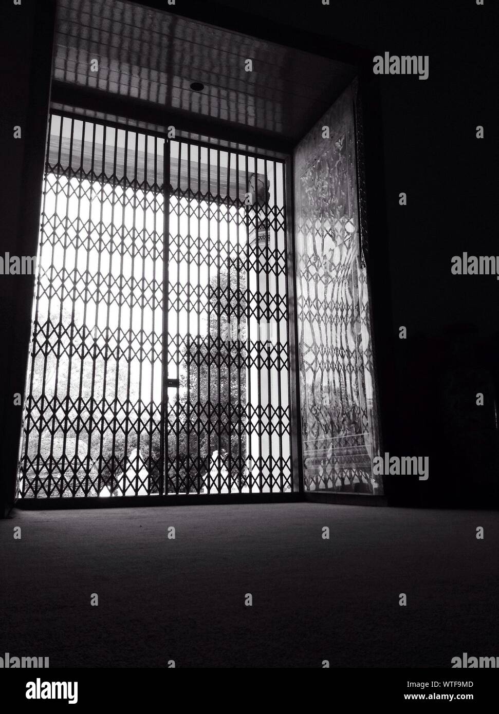 Low Metal Gate Closed High Resolution Stock Photography and Images - Alamy