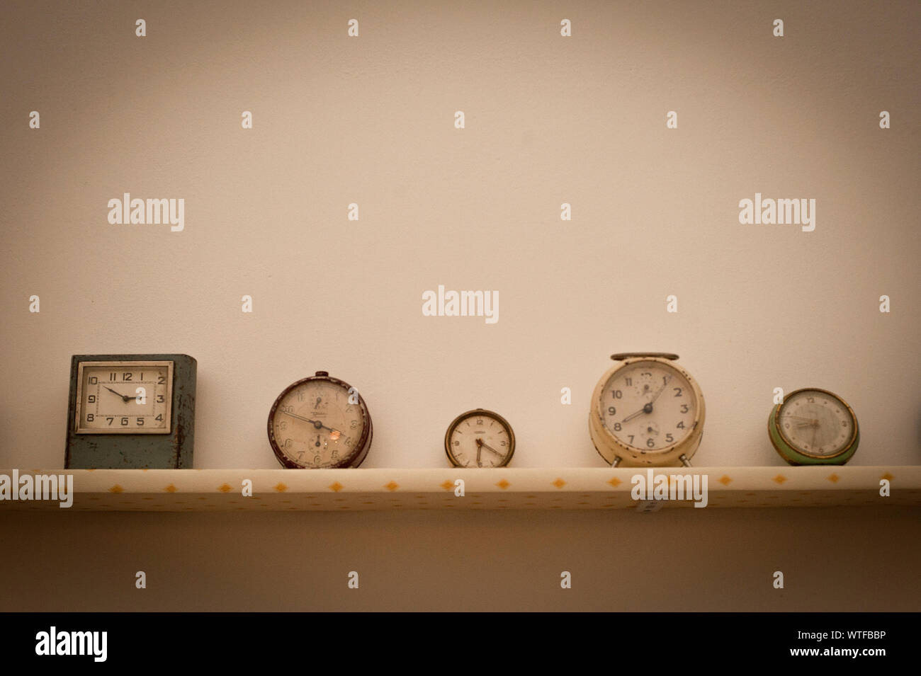 Old Fashioned Clocks High Resolution Stock Photography and Images - Alamy
