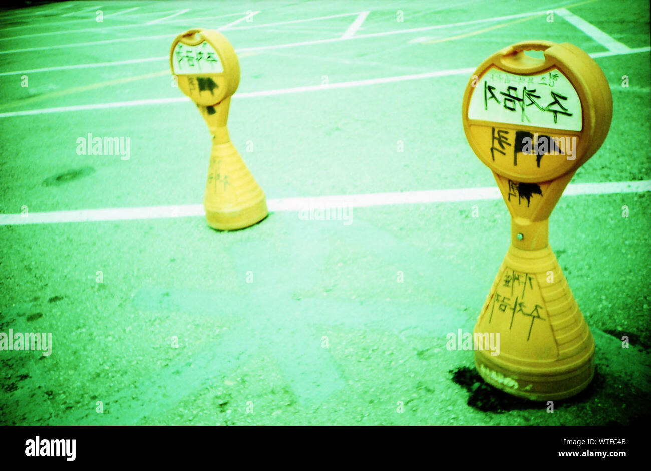 Text signs hi-res stock photography and images - Alamy