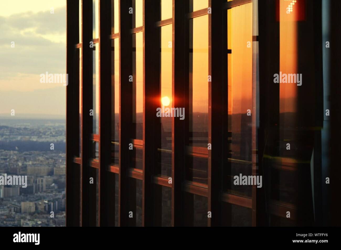 Office building at sunset hi-res stock photography and images - Alamy