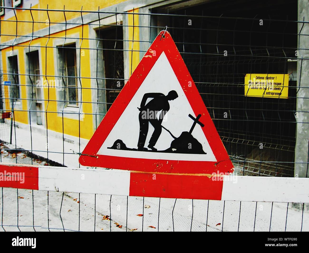 Construction sign hi-res stock photography and images - Alamy