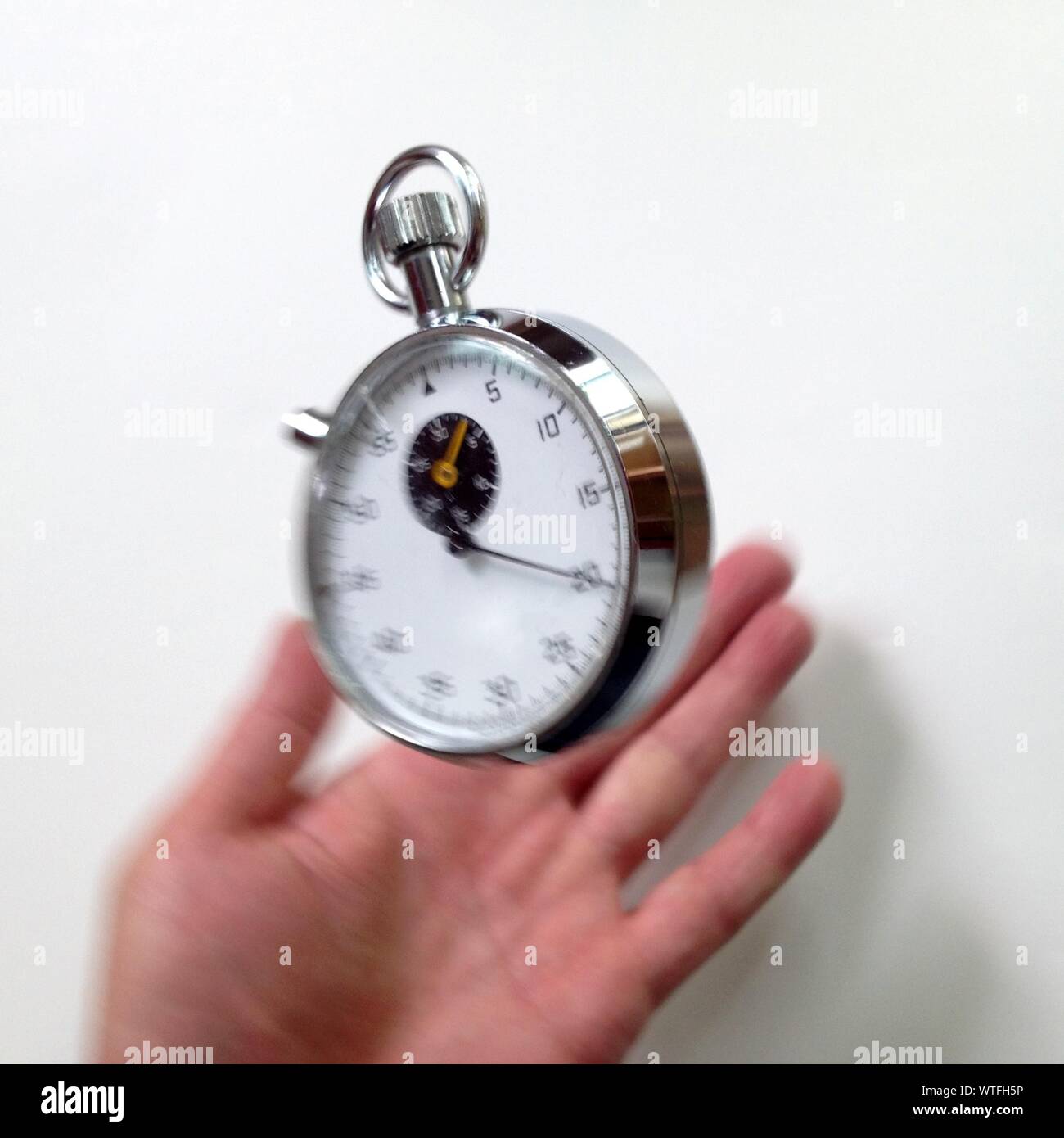 Hand and stopwatch hi-res stock photography and images - Alamy