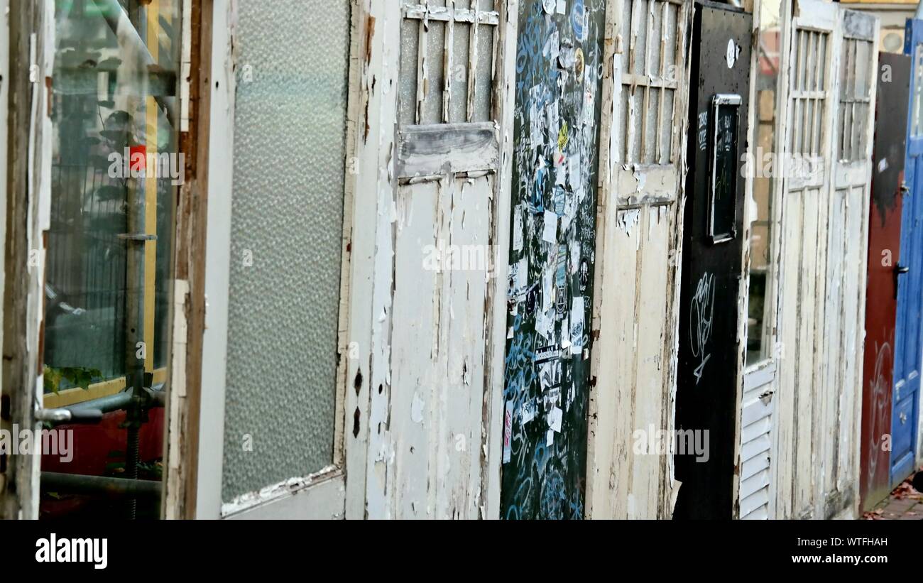 Row of doors hi-res stock photography and images - Alamy