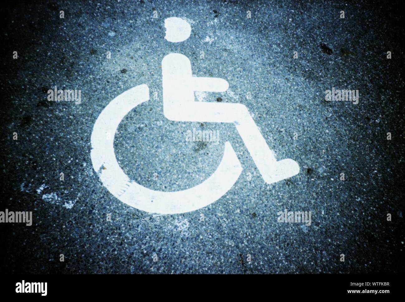 Handicapped sign hi-res stock photography and images - Alamy