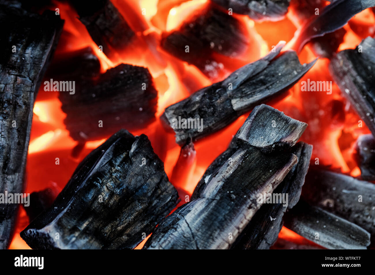 Close up view of the glowing embers of a wood fire Stock Photo - Alamy