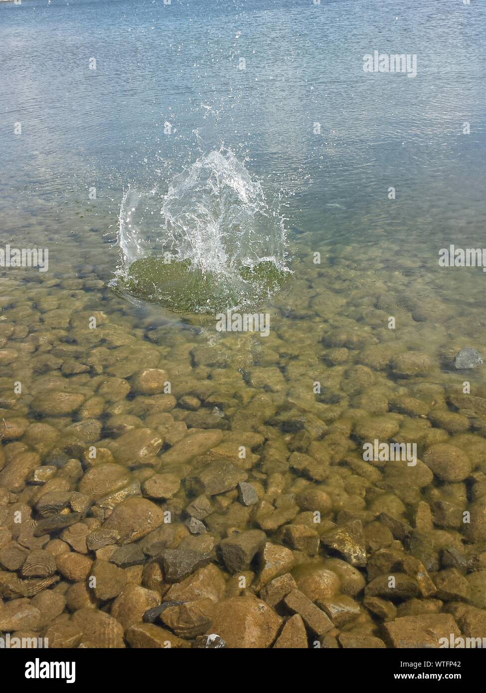Underwater rocks water hi-res stock photography and images - Alamy