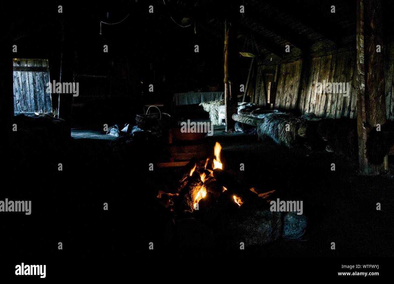 Campfire log hi-res stock photography and images - Alamy