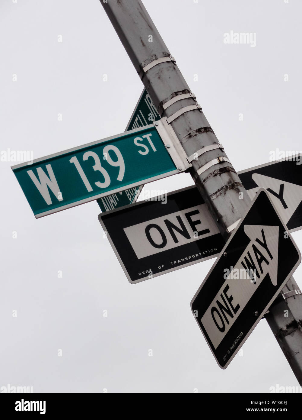 Name on sign signs hi-res stock photography and images - Alamy