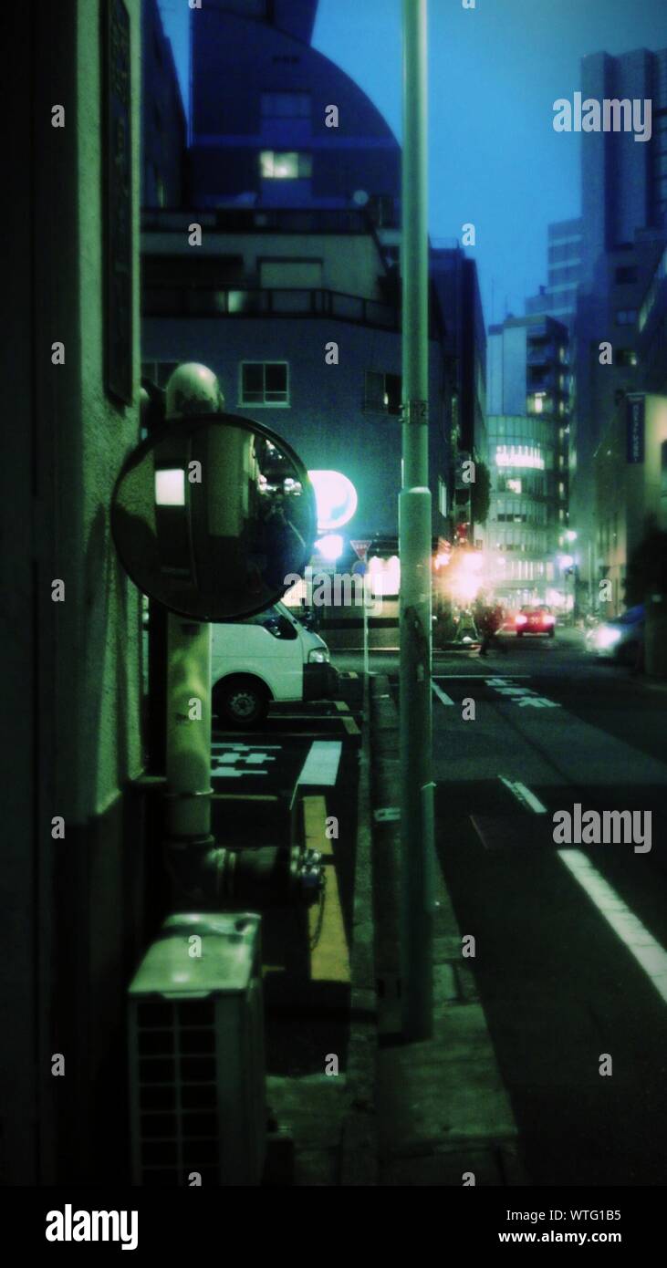 Concave buildings hi-res stock photography and images - Alamy