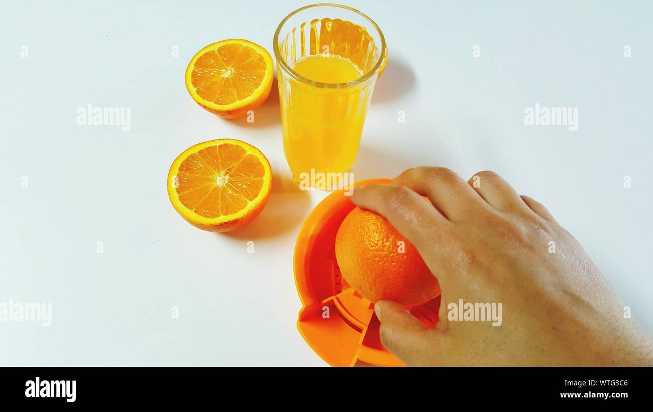 Person squeezing orange juice hi-res stock photography and images - Alamy
