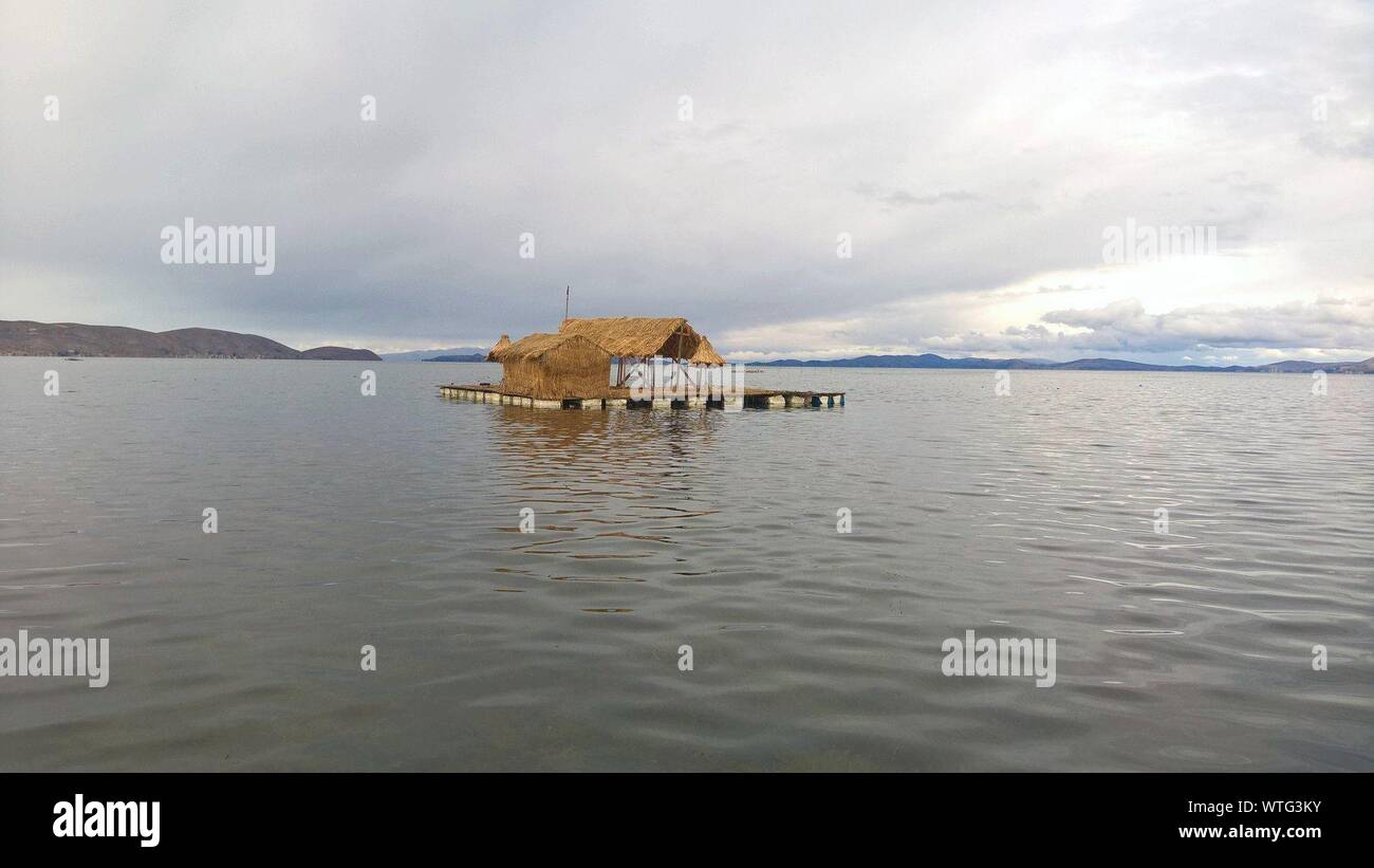 Floating hut hi-res stock photography and images - Alamy