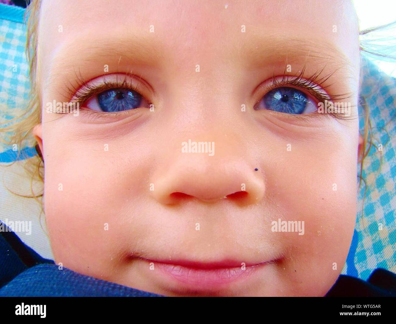 Blue eyes toddler hi-res stock photography and images - Alamy
